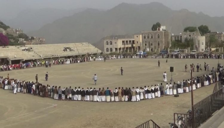 وقفة قلبية لأبناء وضرة بحجة تعلن استمرار النفير العام لمواجهة العدوان